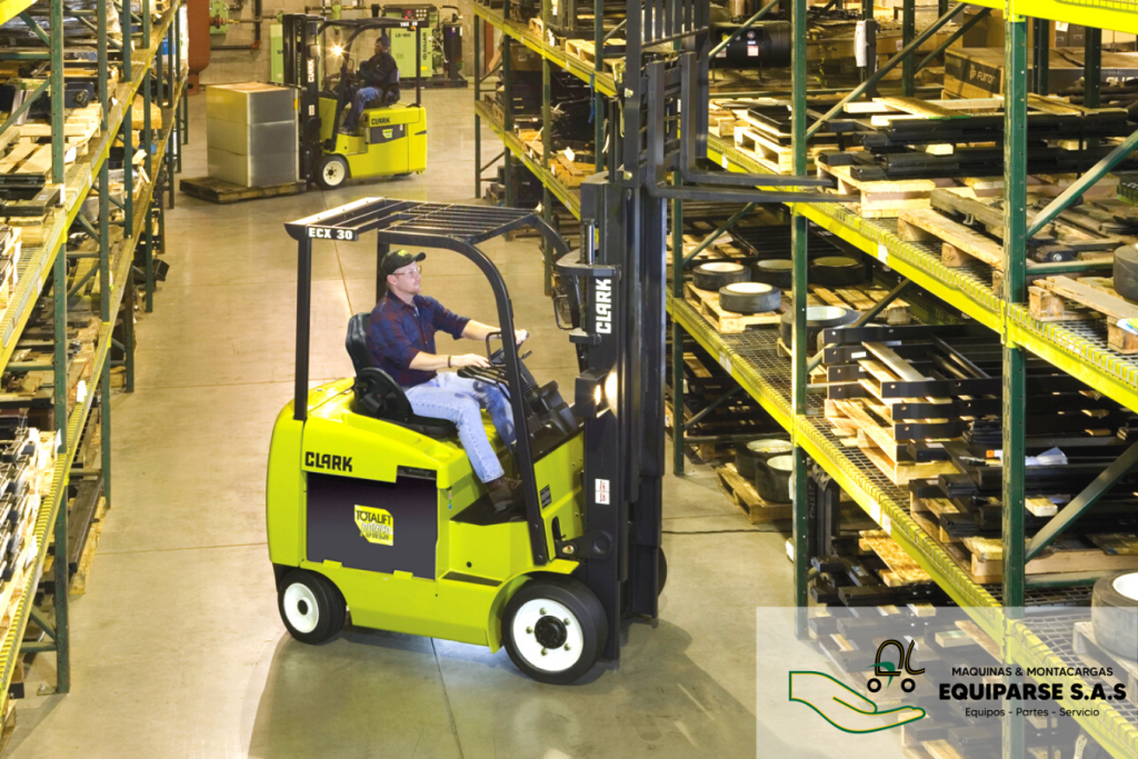 Clark – Maquinas y Montacargas Equiparse