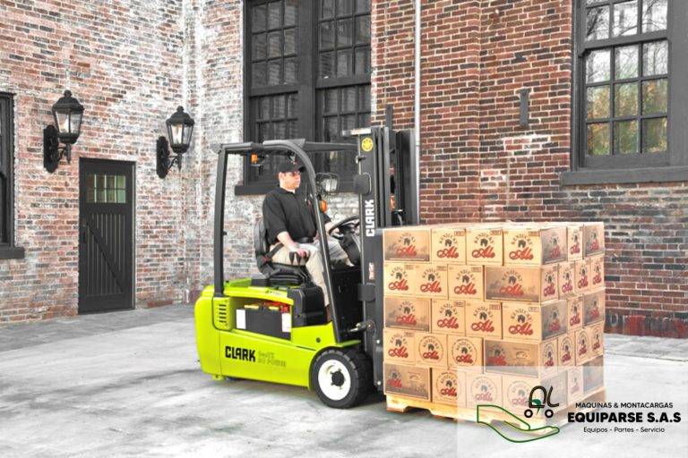 Clark – Maquinas y Montacargas Equiparse